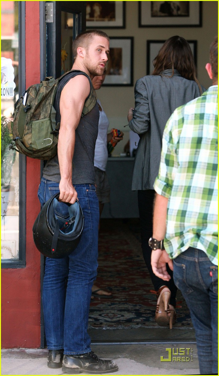 Ryan Gosling is a Muscle Man: Photo 2106302 | Ryan Gosling Photos ...