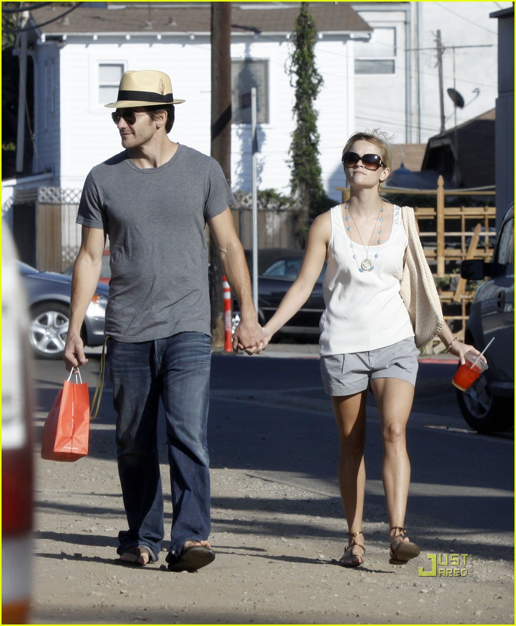 Jake Gyllenhaal: Shalom Sesame!: Photo 2172551 | Jake Gyllenhaal, Reese ...