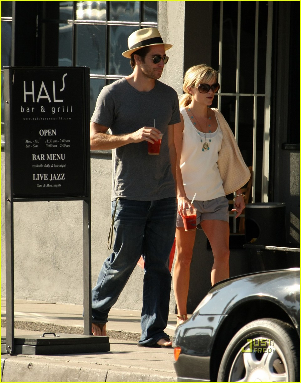 Jake Gyllenhaal: Shalom Sesame!: Photo 2172561 | Jake Gyllenhaal, Reese ...