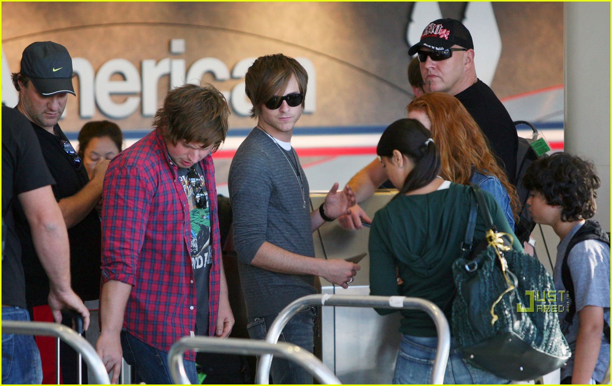 Photo: kings of leon england 09 | Photo 2165432 | Just Jared