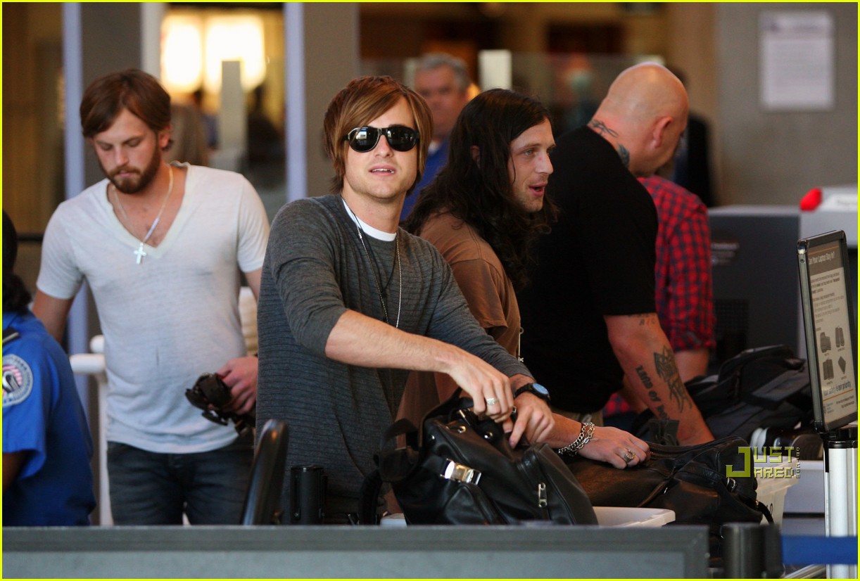 Kings of Leon: England, We're Coming Back!: Photo 2165482 | Caleb ...