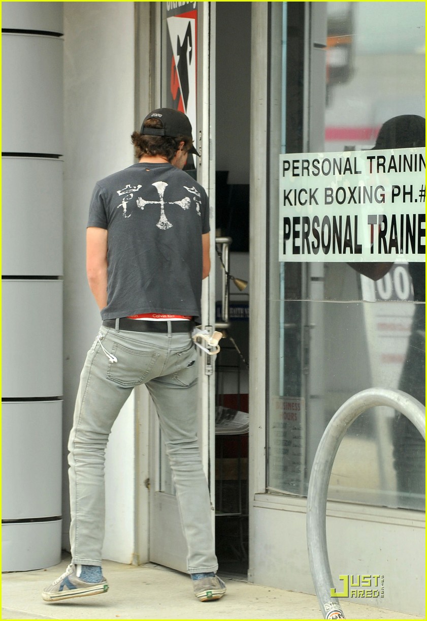 Shia LaBeouf: Shoe Slippage!: Photo 2129061 | Shia LaBeouf Photos ...