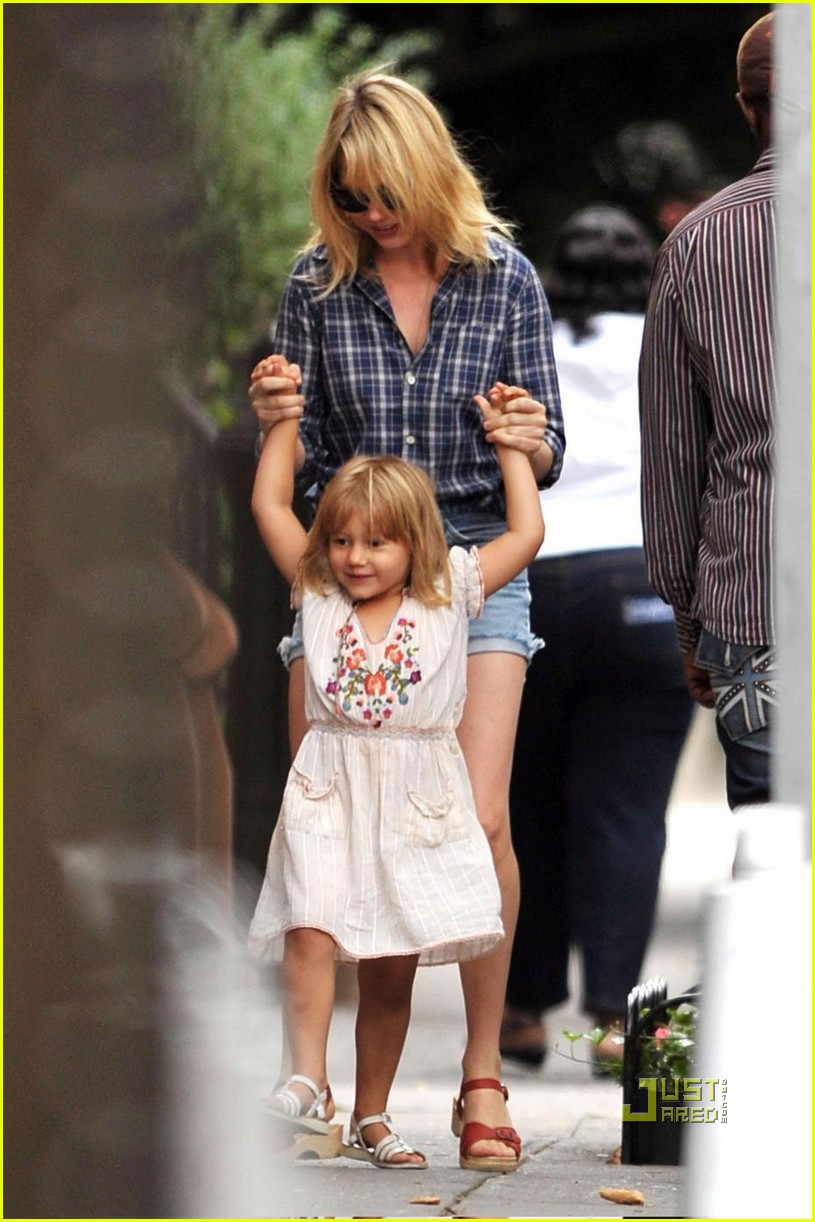 Matilda Ledger Hangs With Michelle Williams: Photo 2175231 | Celebrity ...