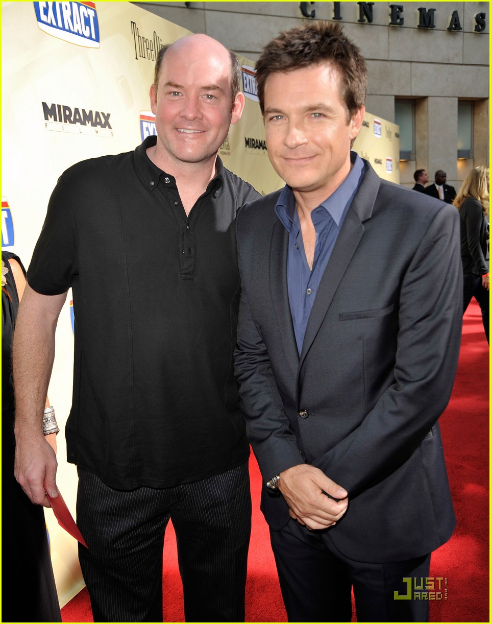 Mila Kunis Extracts Jason Bateman: Photo 2157352 | Jason Bateman ...