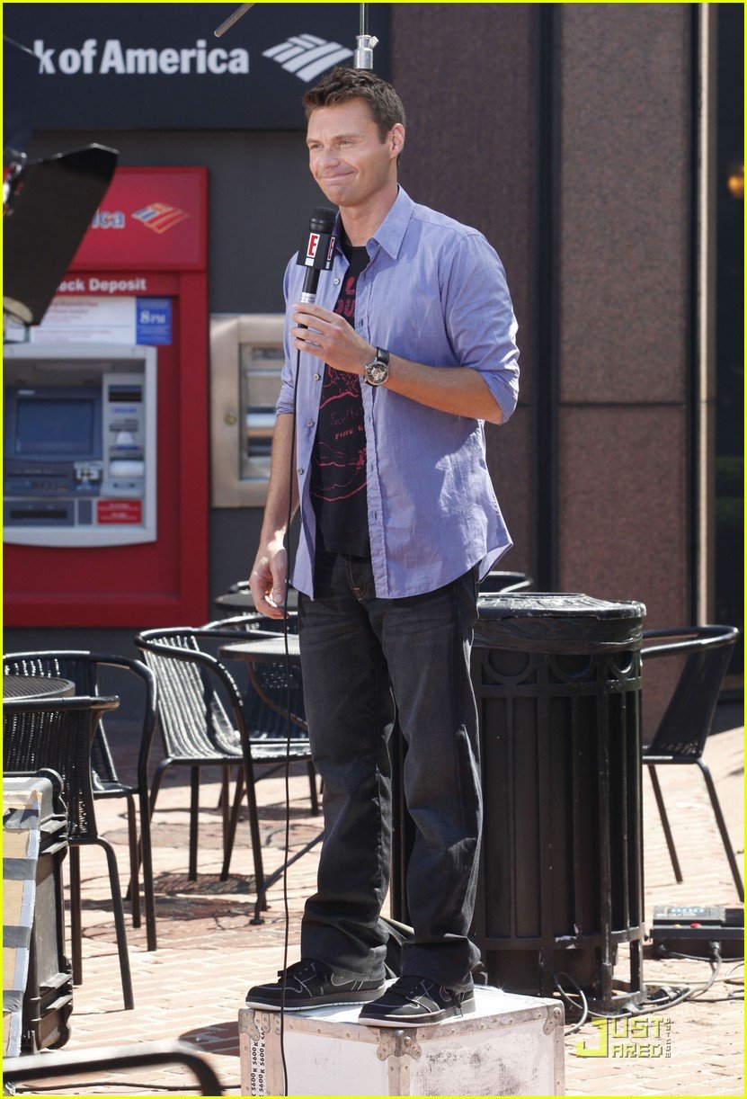 Ryan Seacrest Receives Height Help From A Box: Photo 2130951 | Ryan ...