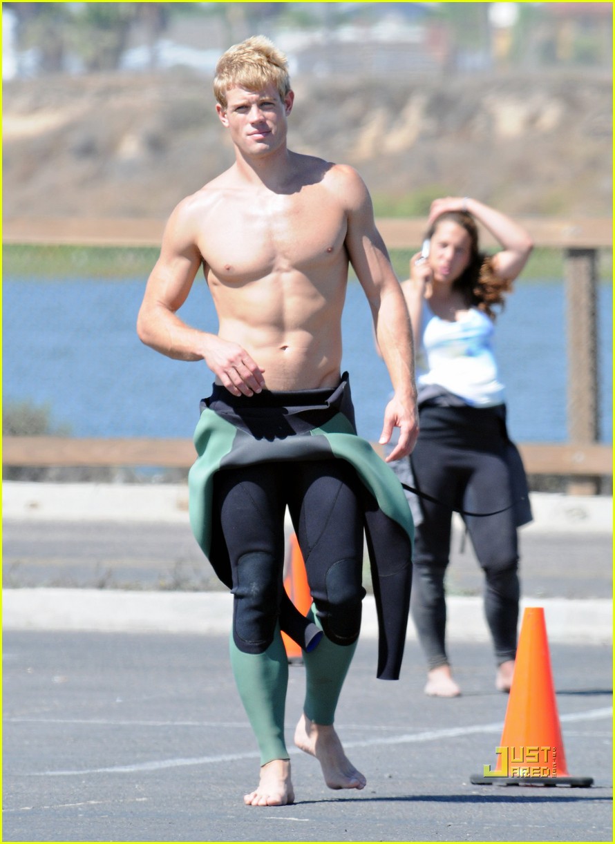 Trevor Donovan: Shirtless Surrogate: Photo 2164411 | 90210, Shirtless ...