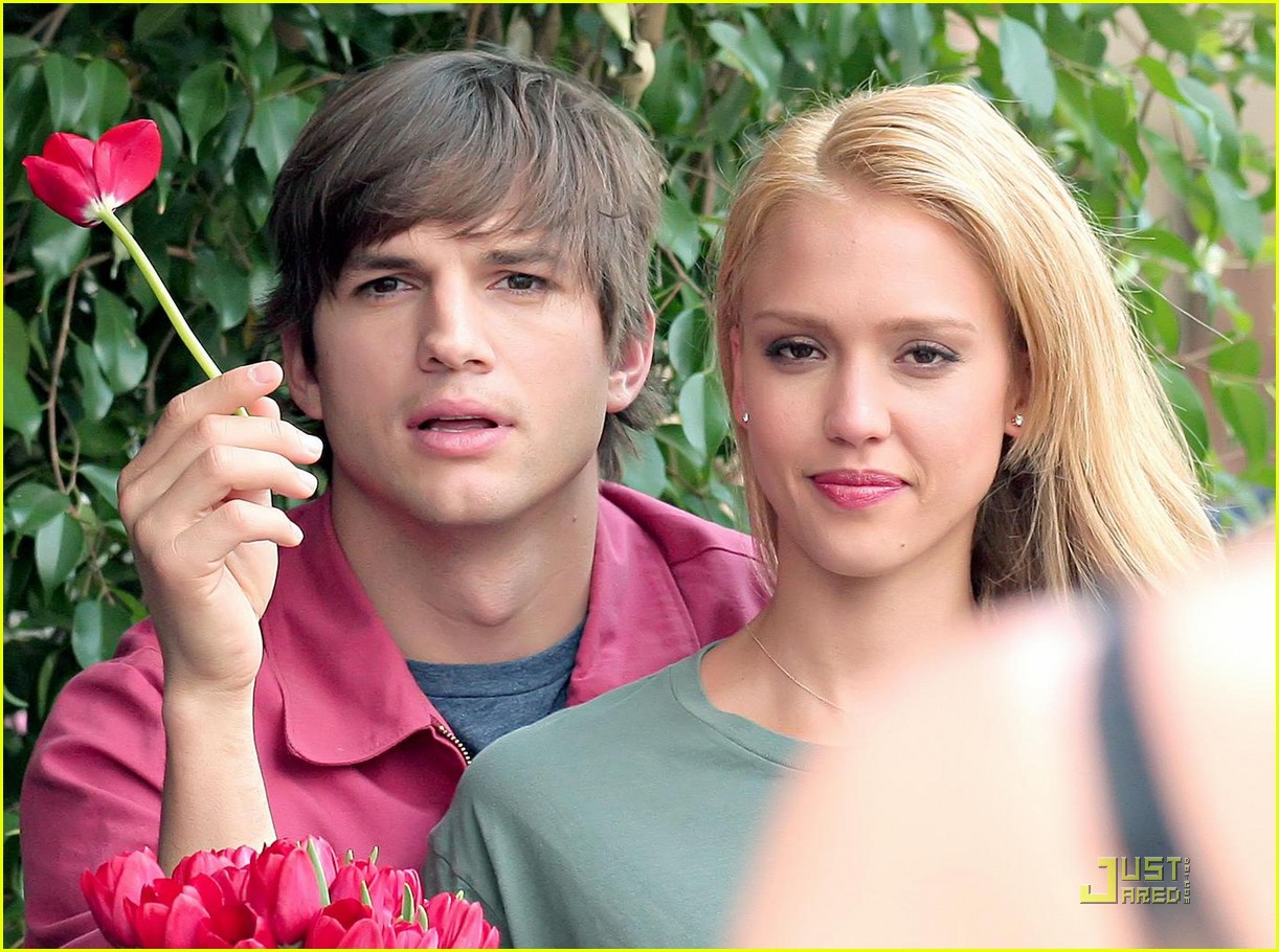Ashton Kutcher Puts His Tu-lips on Jessica Alba!: Photo 2179282 ...