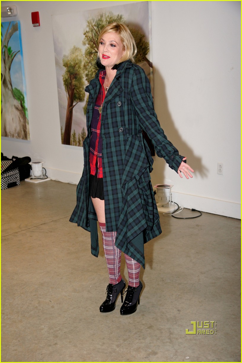 Drew Barrymore Dips Her Hair In Black Dye: Photo 2204212 | Drew ...