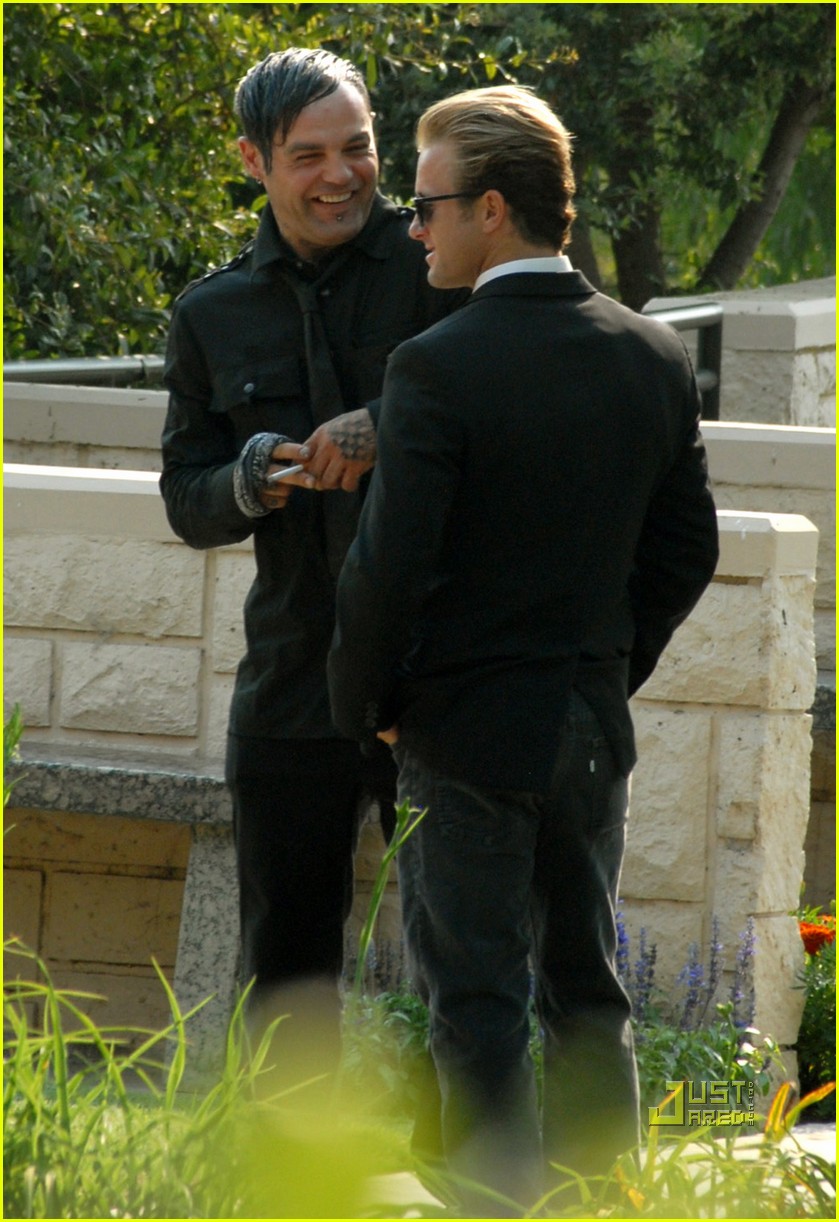 Travis Barker Attends DJ AM's Funeral: Photo 2181852 | DJ AM, Scott ...