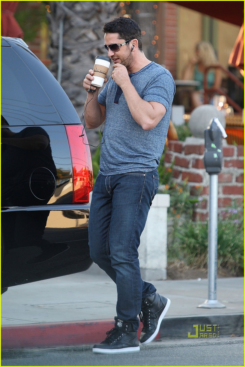 Gerard Butler: Reebok Hightops Hottie: Photo 2227572 | Gerard Butler ...