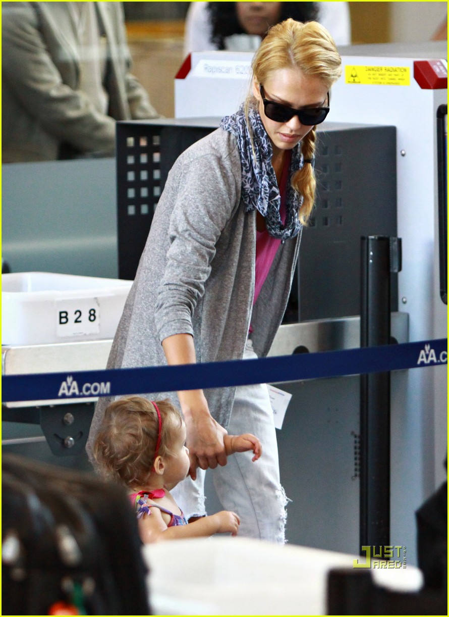 Honor Warren: Pink Cape Cutie: Photo 2185991 | Cash Warren, Celebrity ...