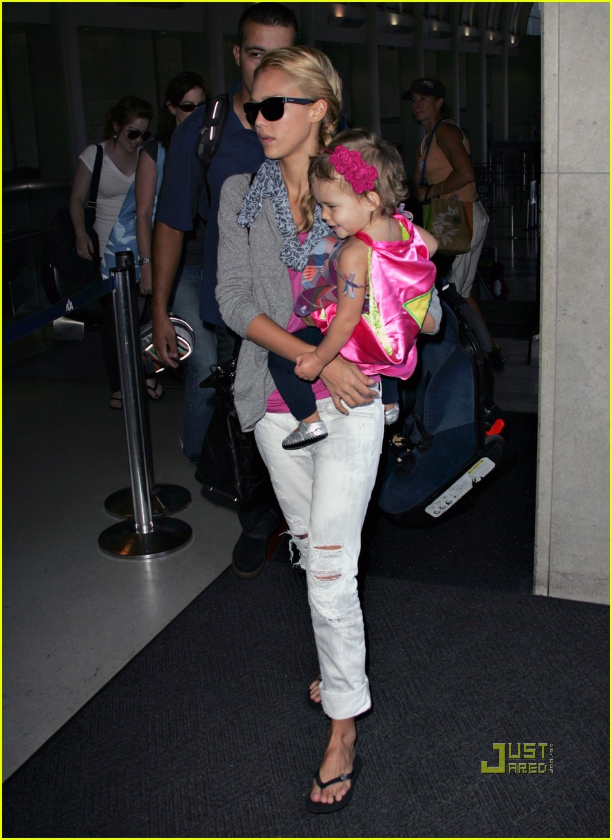 Honor Warren: Pink Cape Cutie: Photo 2186011 | Cash Warren, Celebrity ...