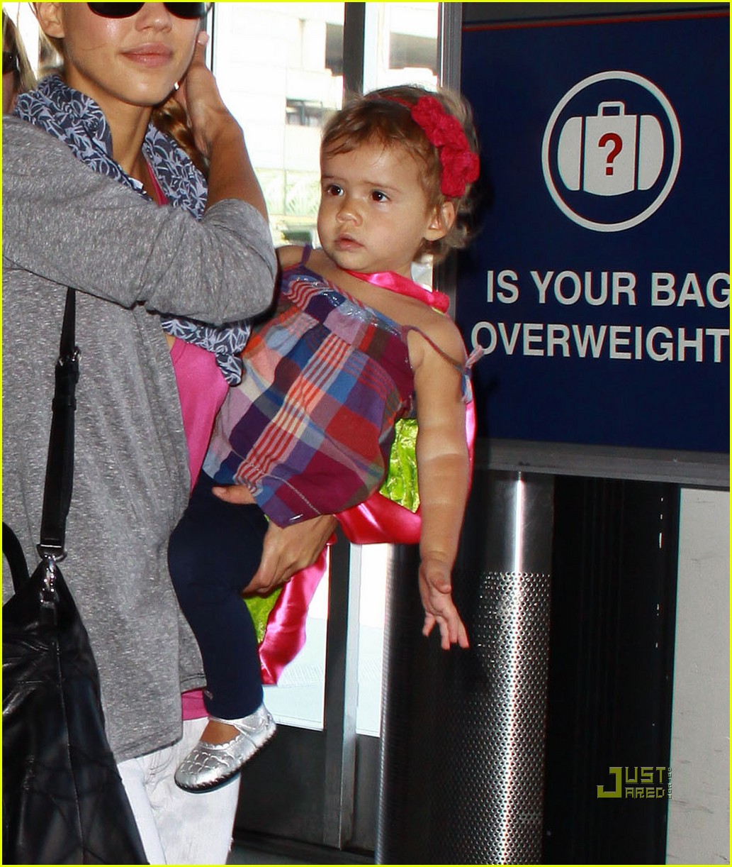 Honor Warren: Pink Cape Cutie: Photo 2186081 | Cash Warren, Celebrity ...