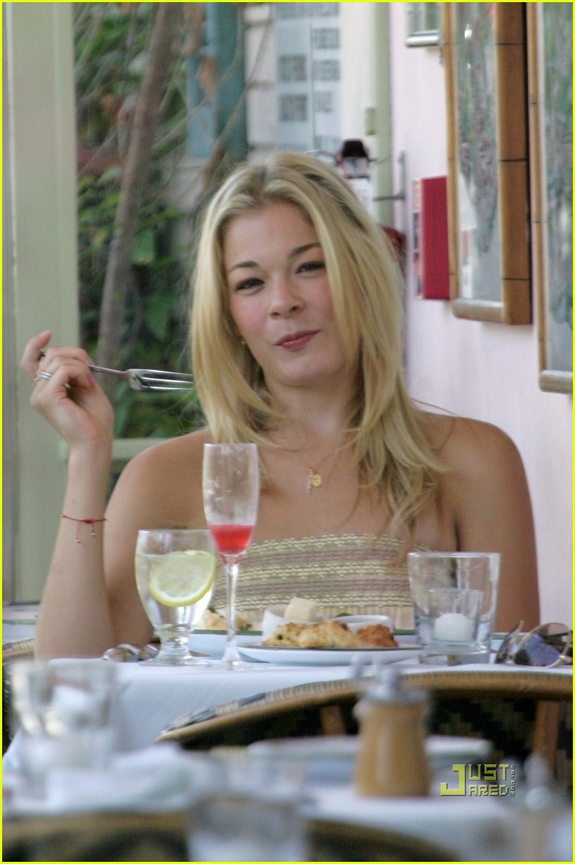 LeAnn Rimes: House Hunting Happy: Photo 2191082 | LeAnn Rimes Pictures ...