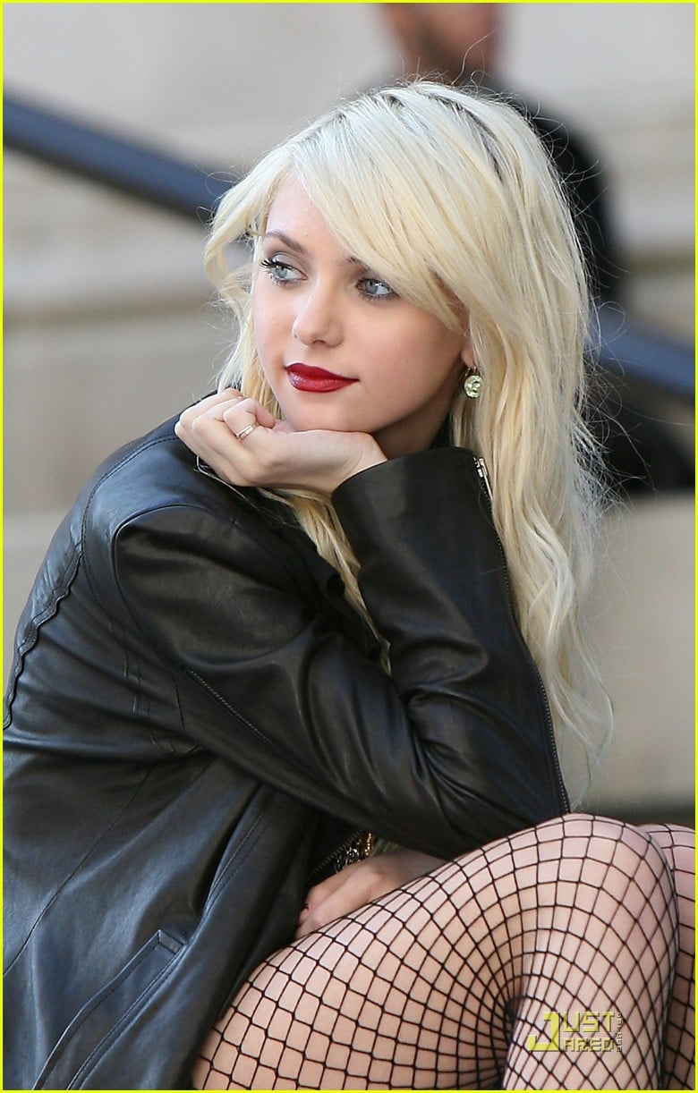 Taylor Momsen is Fishnet Fierce: Photo 2215331 | Gossip Girl, Taylor ...