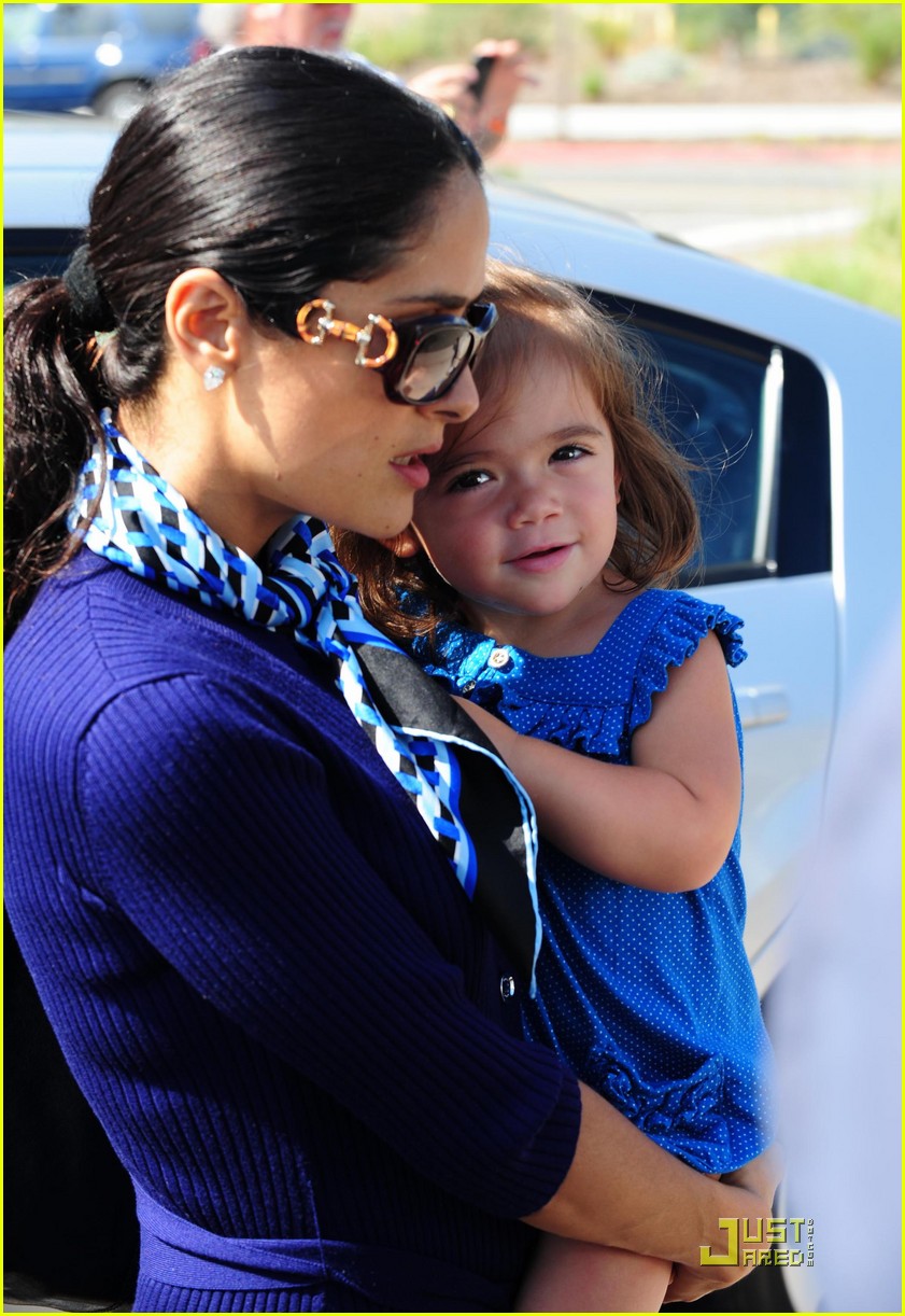 Valentina Pinault Loves Friends And Family: Photo 2212841 | Celebrity ...