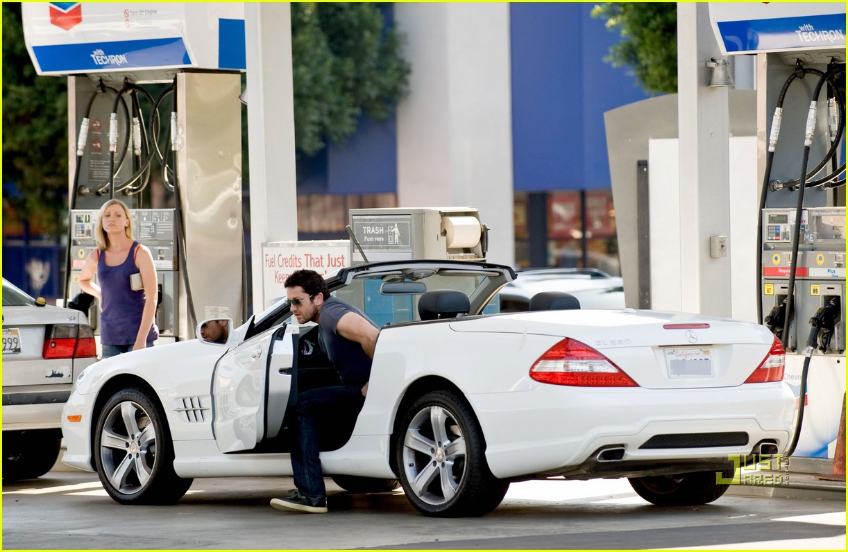 Gerard Butler Takes Giant Steps For 9/11: Photo 2210942 | Gerard Butler ...