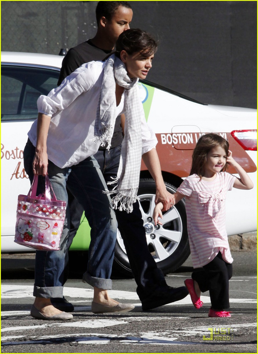 Suri Cruise: Hello Kitty Cutie: Photo 2230421 | Celebrity Babies ...