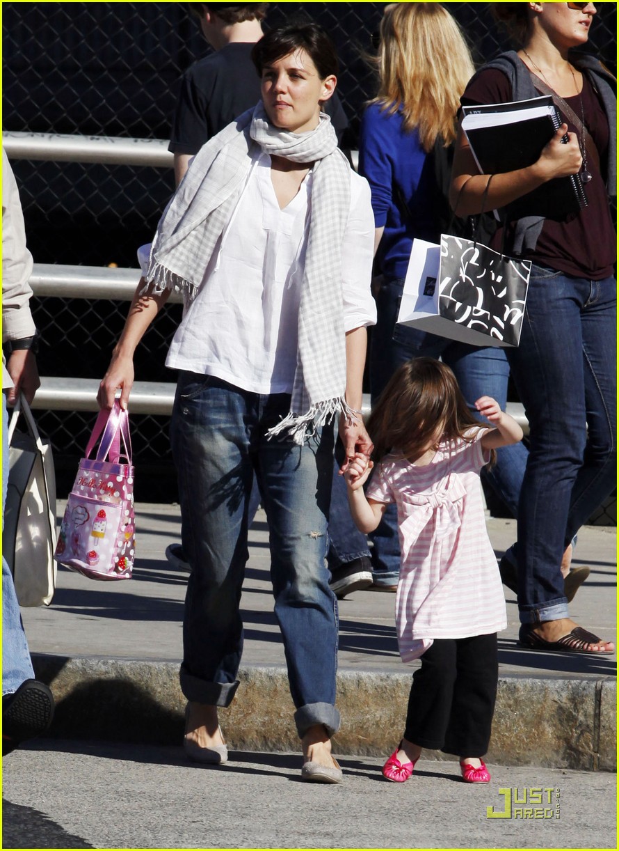 Suri Cruise: Hello Kitty Cutie: Photo 2230471 | Celebrity Babies ...