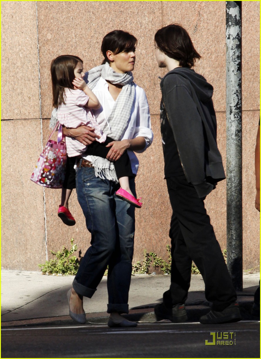 Suri Cruise: Hello Kitty Cutie: Photo 2230501 | Celebrity Babies ...