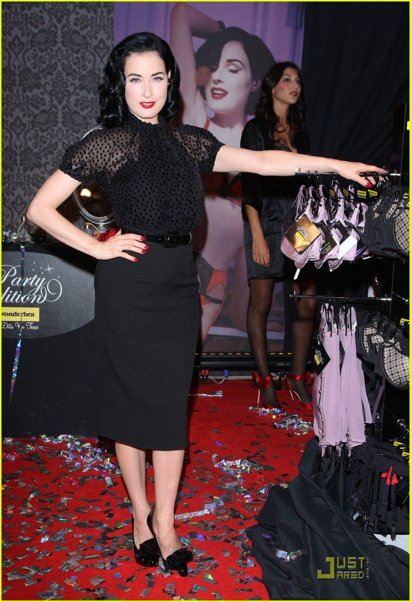 Dita Von Teese's Wonderbra: Milan Marvelous: Photo 2245932 | Dita Von ...