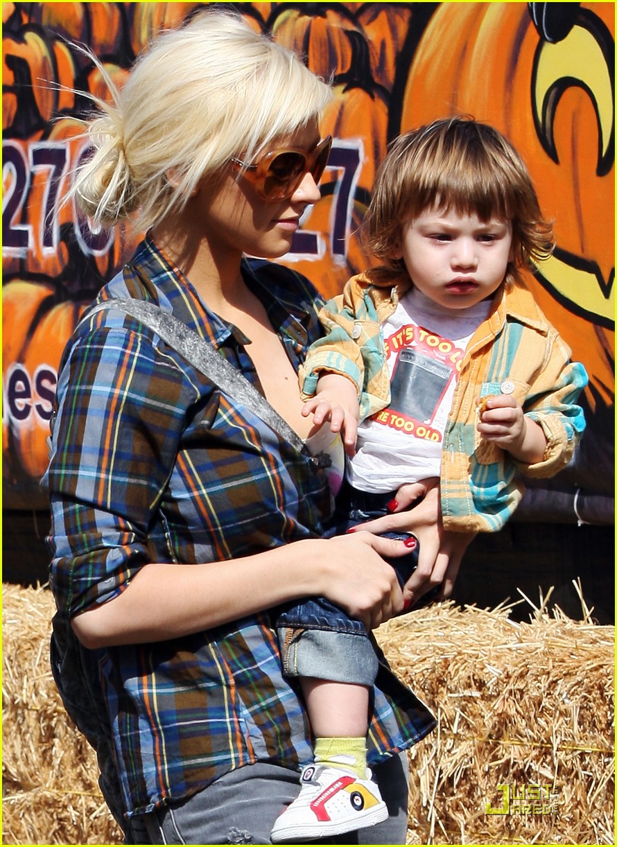 Christina Aguilera Visits A Pumpkin Patch: Photo 2280162 | Celebrity Babies, Christina Aguilera ...