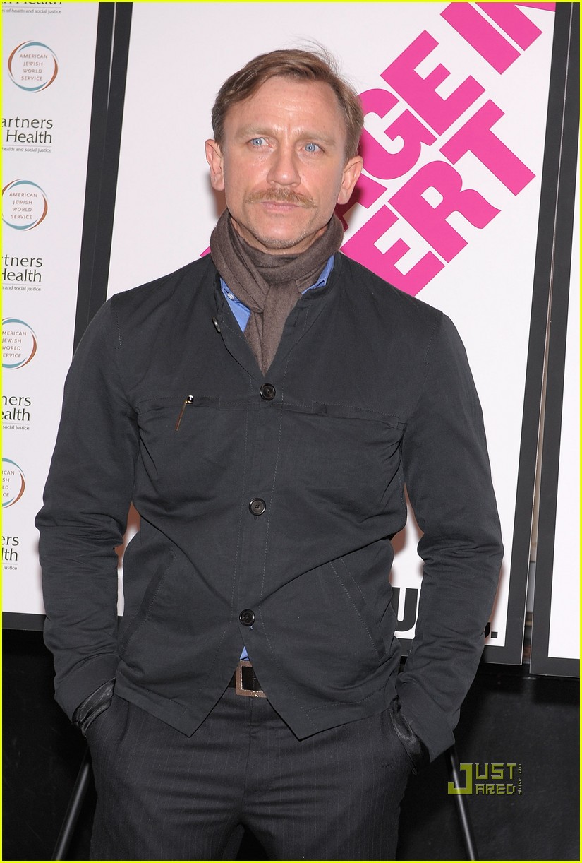 Daniel Craig: Courage In Concert: Photo 2301272 | Daniel Craig, Lily ...