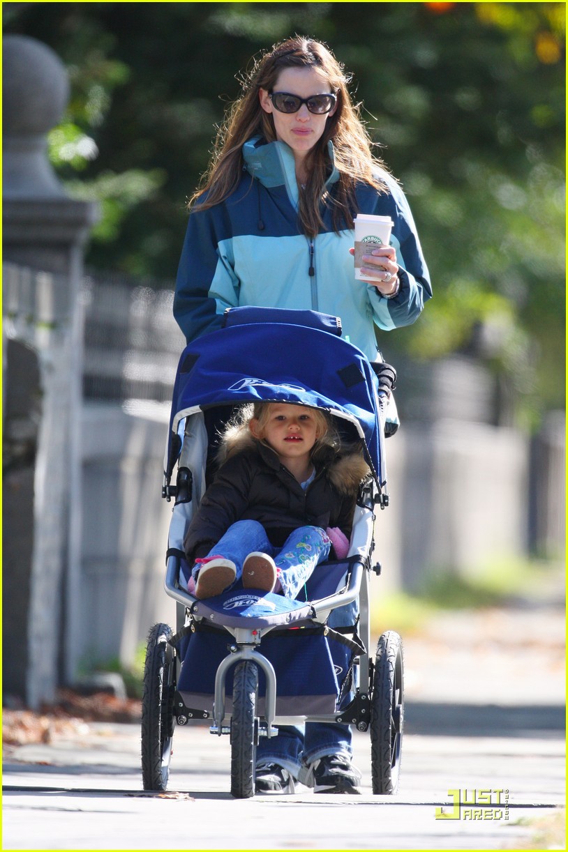 Jennifer Garner & Violet: Promenade Pair: Photo 2283202 | Ben Affleck ...