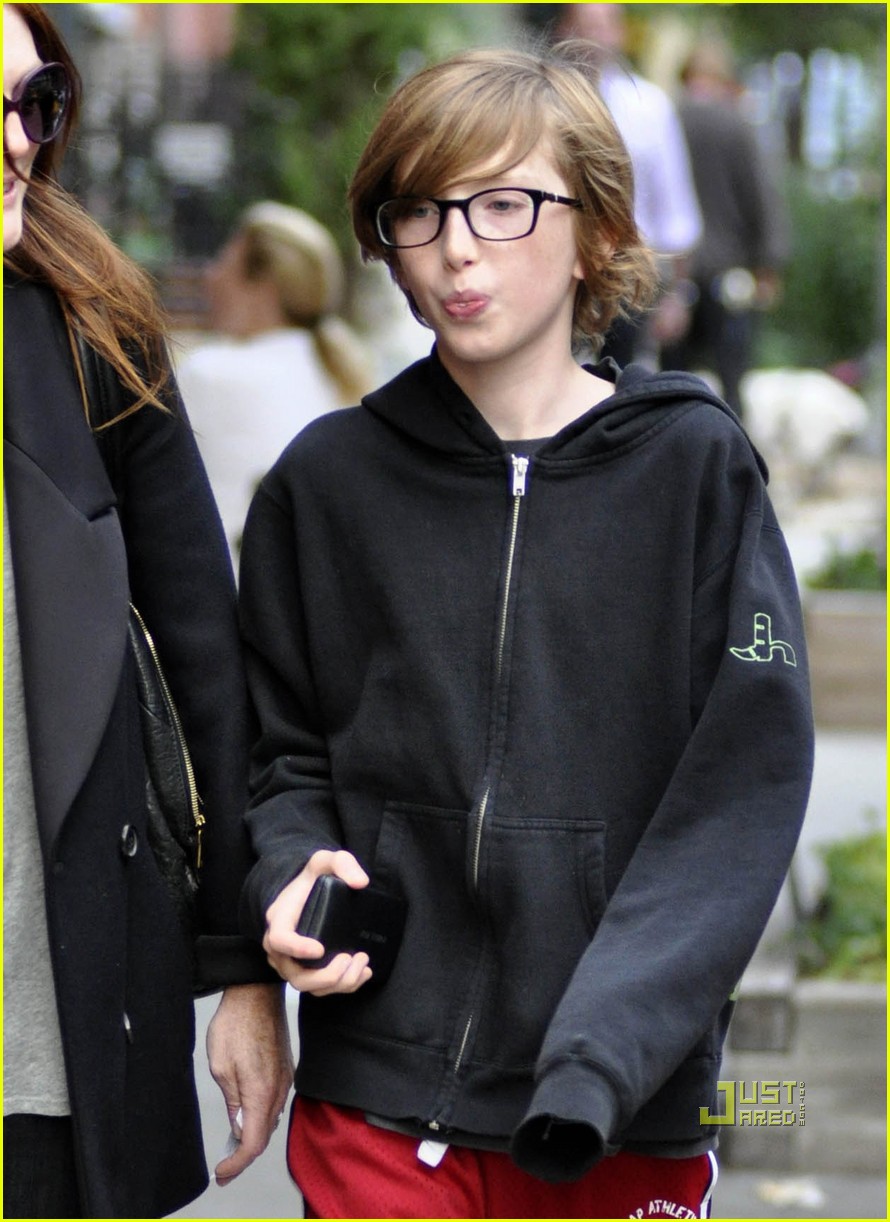 Julianne Moore: Meatpacking Mom: Photo 2275691 | Bart Freundlich, Cal ...