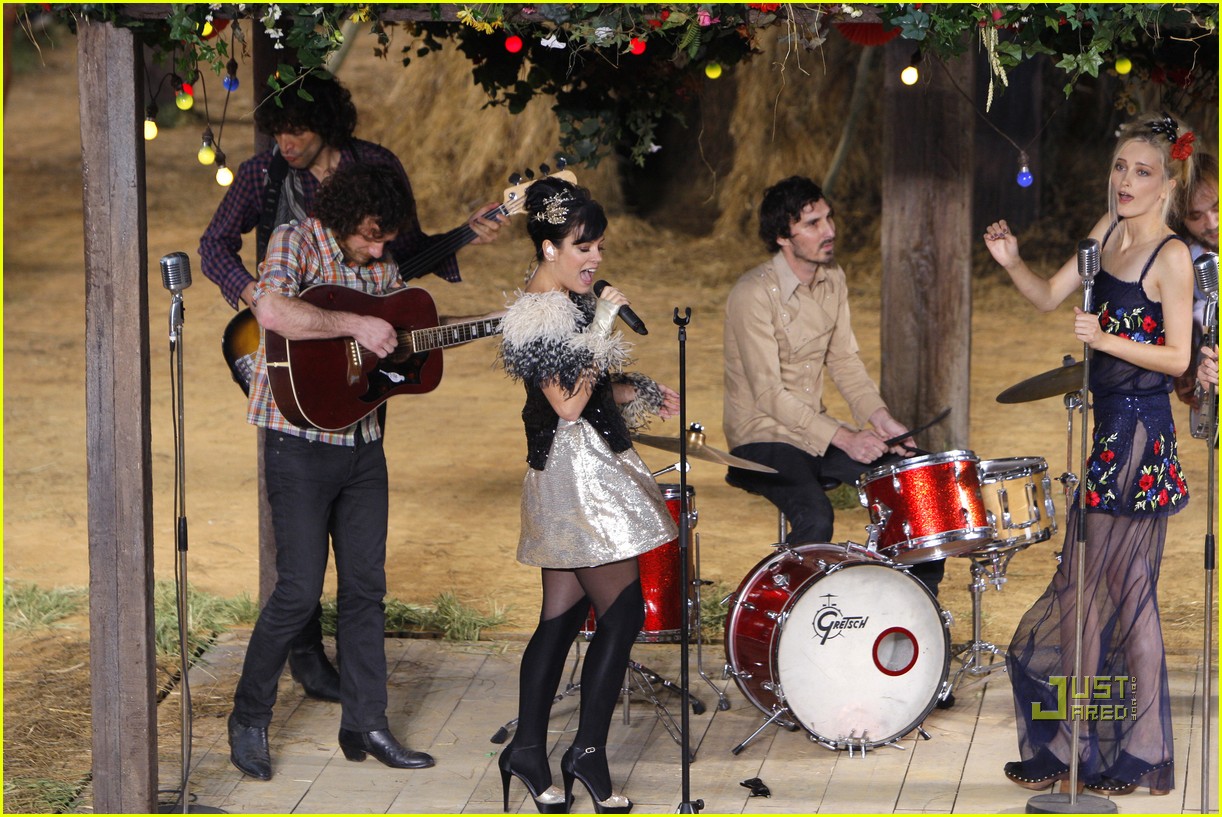 Lily Allen Sings At Chanel Fashion Show: Photo 2268032 | Lily Allen ...