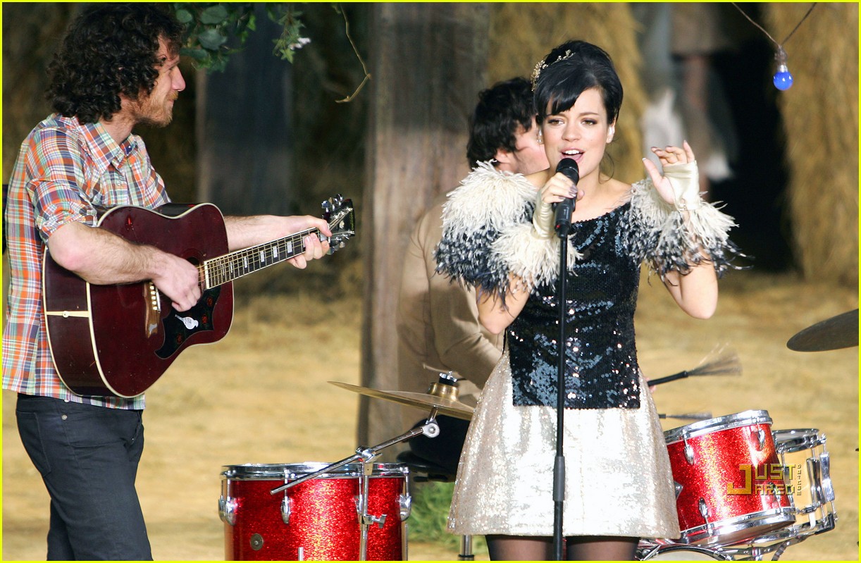 Lily Allen Sings At Chanel Fashion Show: Photo 2268072 | Lily Allen ...