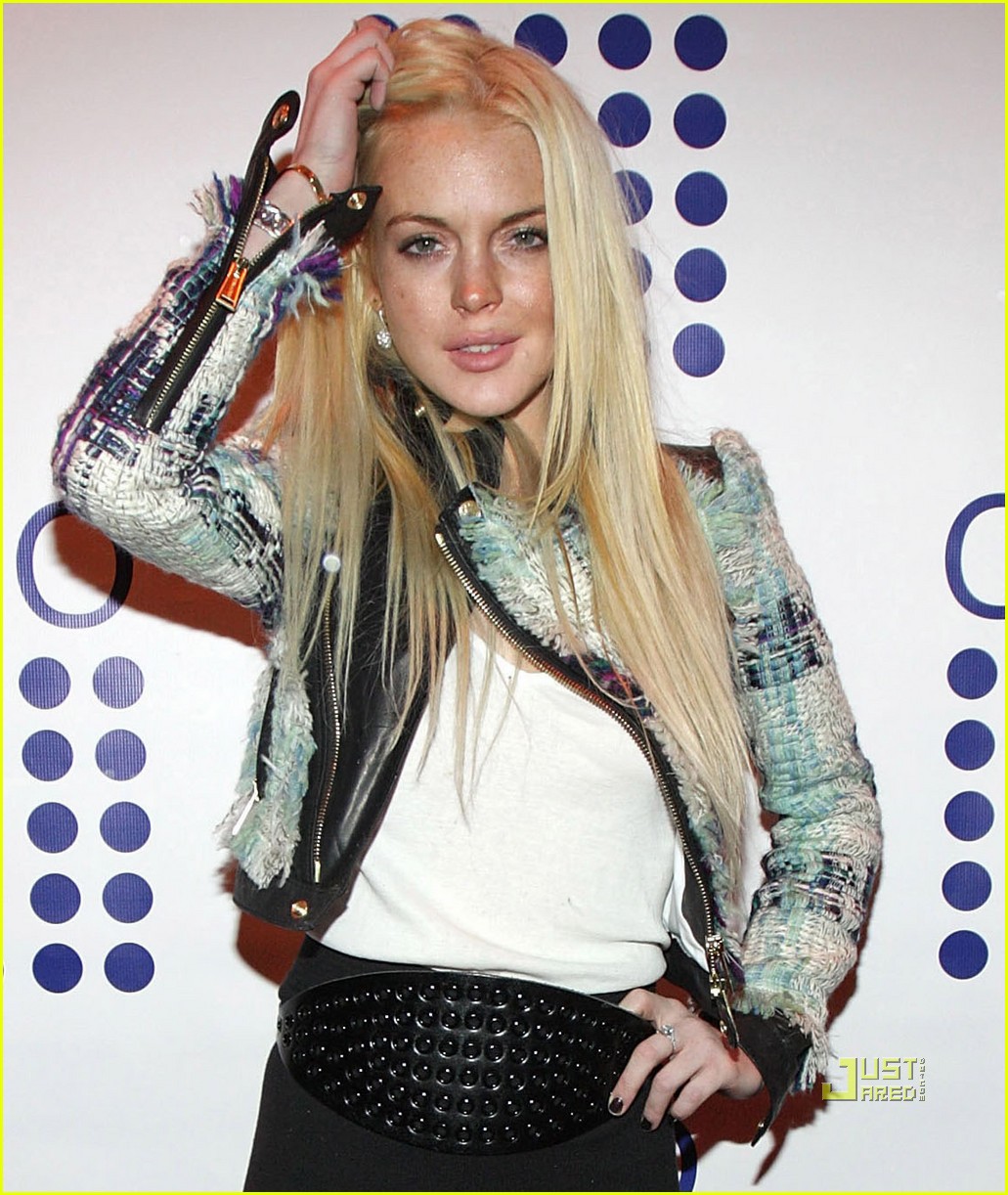 Lindsay Lohan Sticks To the Status Quo: Photo 2310221 | Lindsay Lohan ...