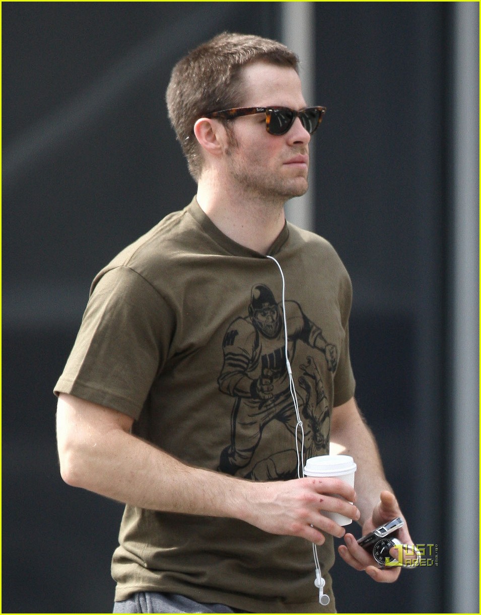 Chris Pine: Master Lock Down: Photo 2274481 | Chris Pine Photos | Just ...