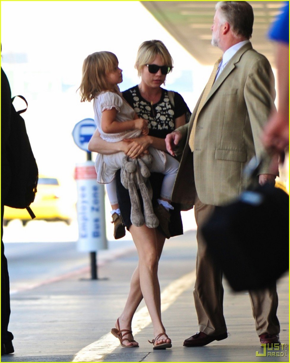 Michelle Williams & Matilda Ledger Take Flight: Photo 2313941 | Matilda ...
