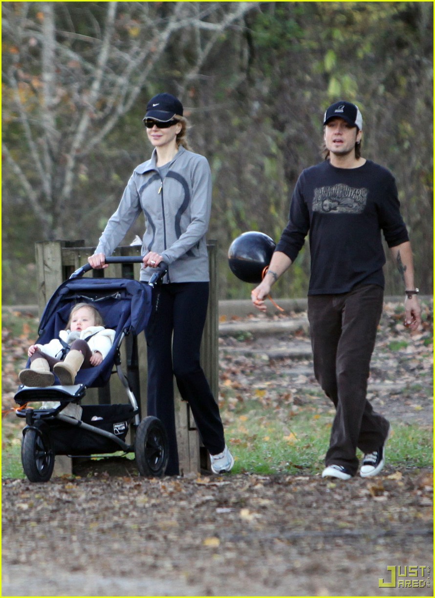 Nicole Kidman & Keith Urban Take Sunday for A Stroll: Photo 2335511 ...