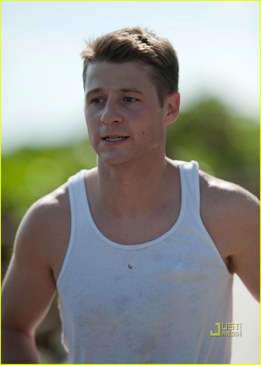 Ben McKenzie: Tank Top Run!: Photo 2391921 | Benjamin McKenzie Photos | Just Jared ...