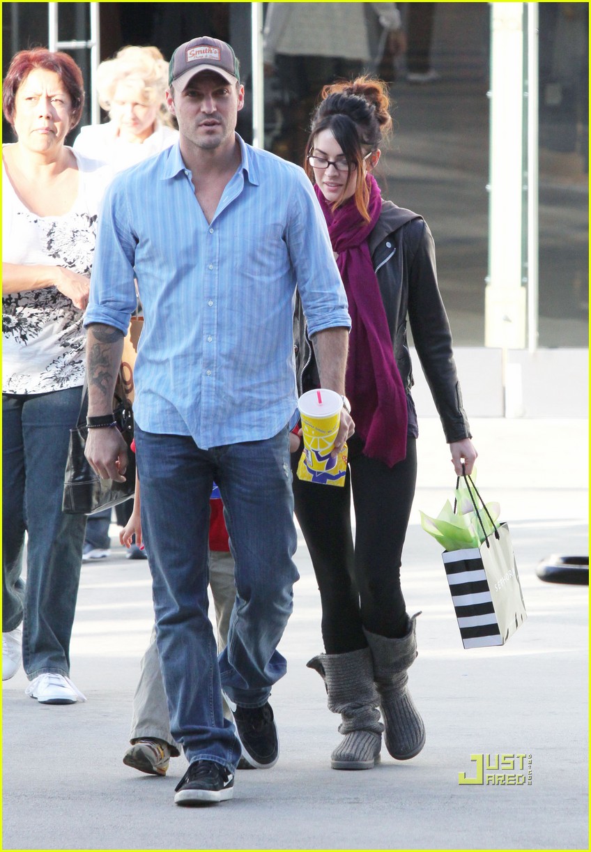 Megan Fox Grabs Wetzel's Pretzels: Photo 2367962 | Brian Austin Green ...