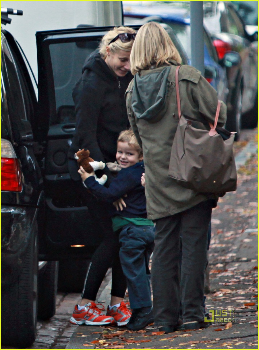 Moses Martin: Stuffed Animal Adorable: Photo 2348102 | Celebrity Babies ...