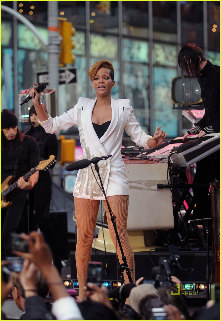 Rihanna: Good Morning America!!!: Photo 2379291 | Rihanna Photos | Just ...