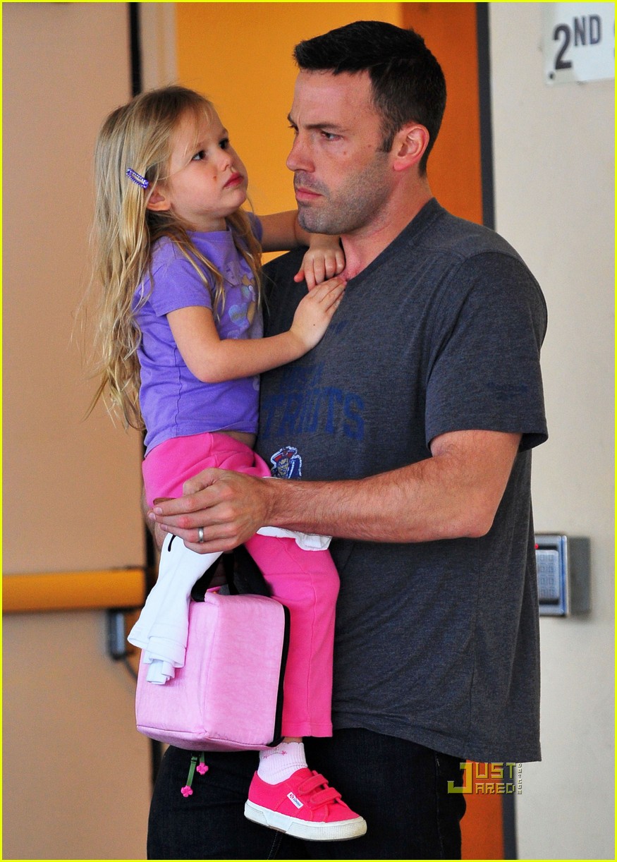 Violet Affleck Loves Pebbles Flintstone: Photo 2381881 | Ben Affleck ...
