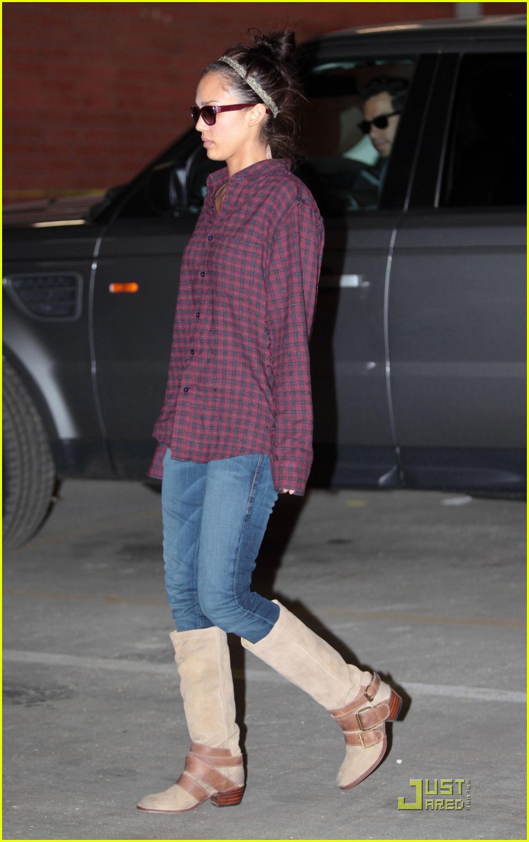 Jessica Alba: Are You Feeling the Holiday Cheer?: Photo 2404029 | Cash ...