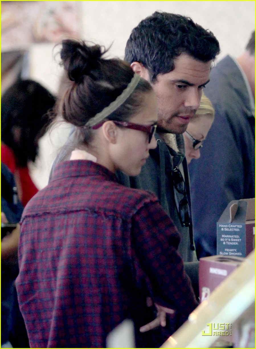 Jessica Alba: Are You Feeling the Holiday Cheer?: Photo 2404034 | Cash ...