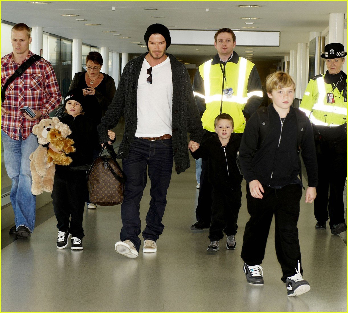 David Beckham: Christmas in London!: Photo 2402744 | Brooklyn Beckham ...