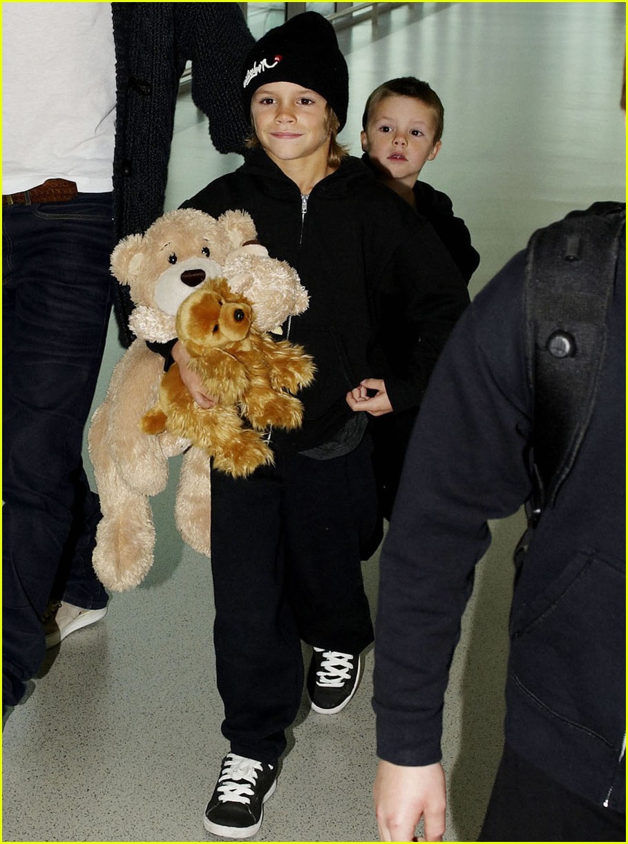 David Beckham: Christmas in London!: Photo 2402747 | Brooklyn Beckham ...