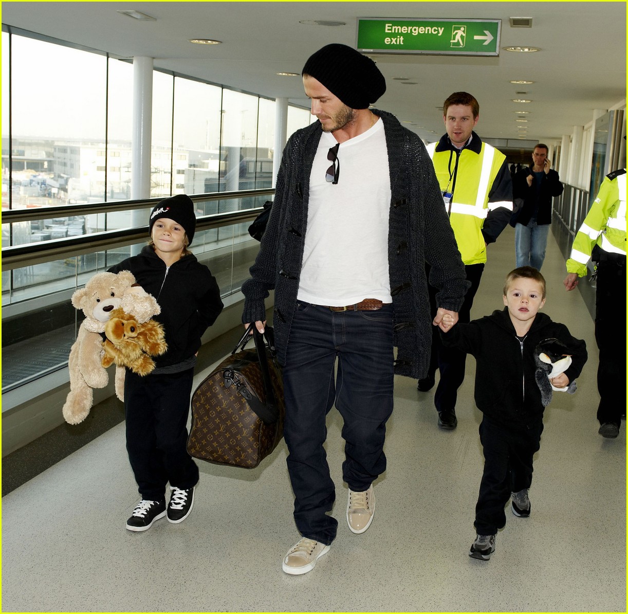 David Beckham: Christmas in London!: Photo 2402751 | Brooklyn Beckham ...