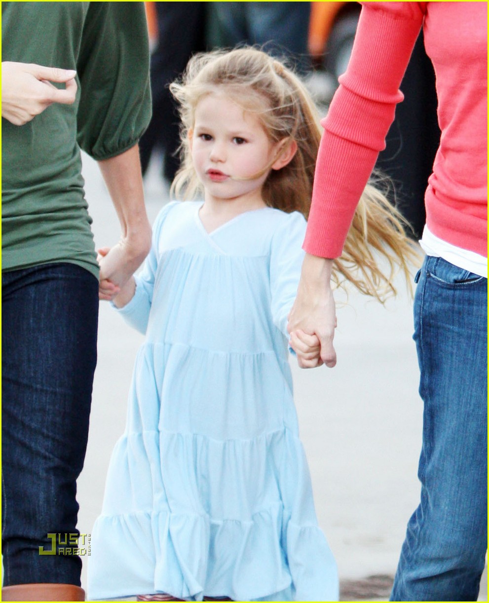 Jennifer Garner & Violet Affleck: Holiday Sing-Along!: Photo 2402873 ...
