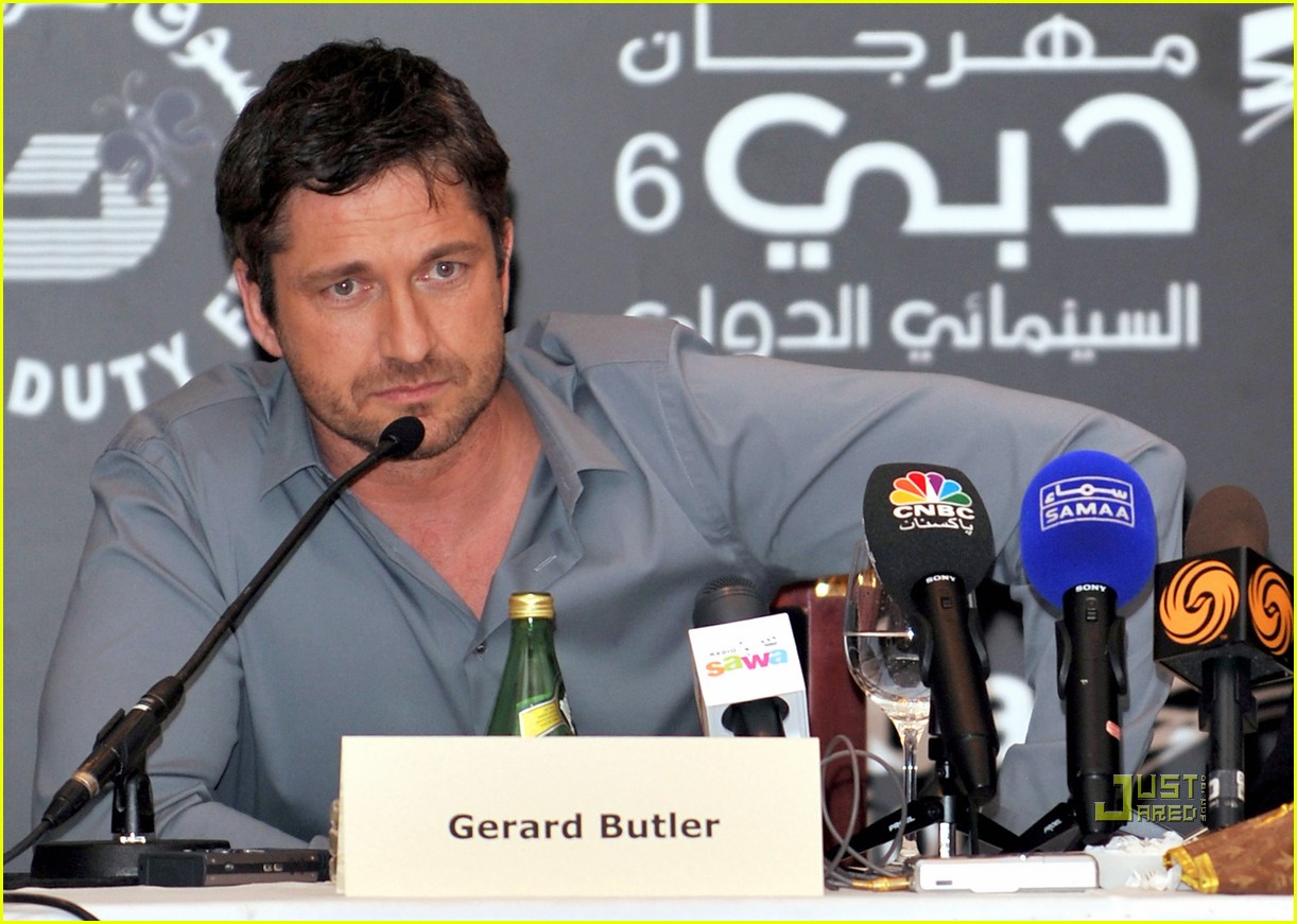 Gerard Butler: Pulp Fiction Fingers: Photo 2402041 | Gerard Butler ...