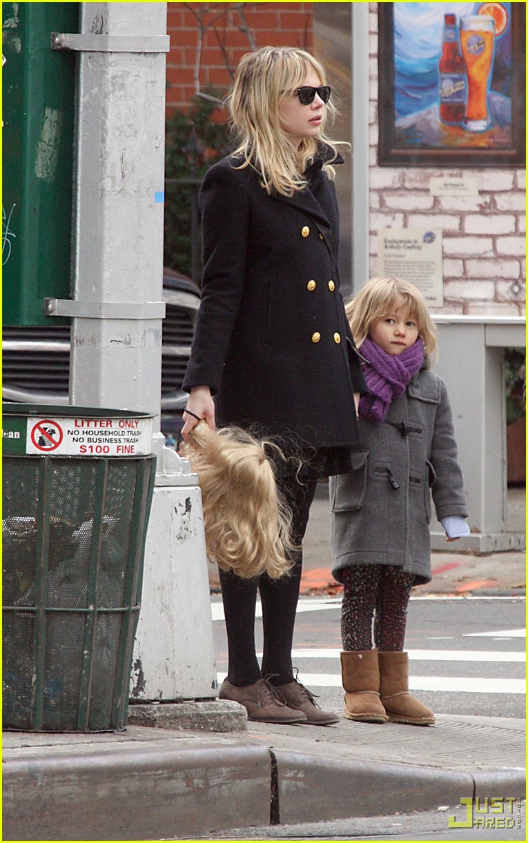 Michelle Williams & Matilda Ledger are New York Dolls: Photo 2401976 ...