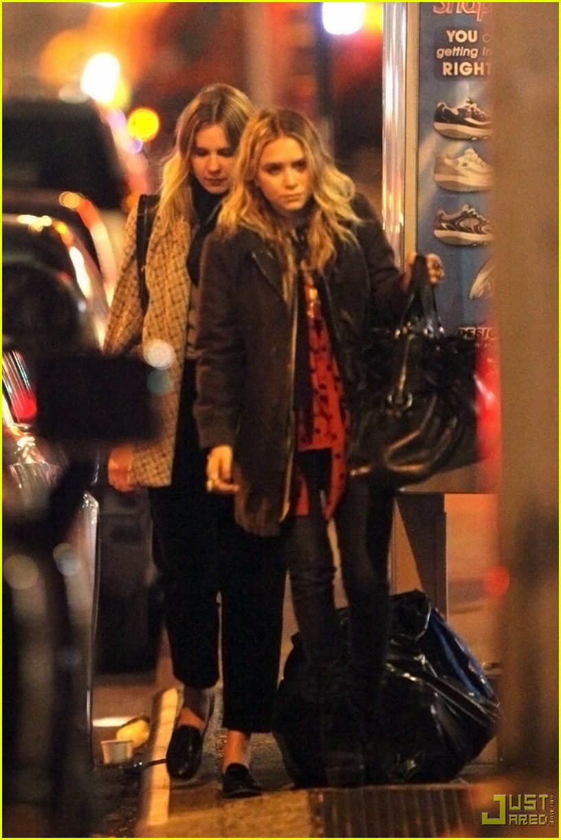 Mary-Kate Olsen & Mom Go Shopping Together: Photo 2402001 | Mary-Kate ...