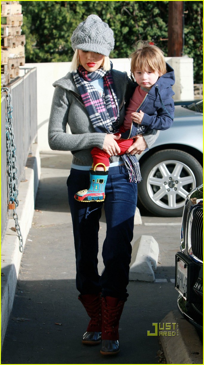 Christina Aguilera & Max Bratman: Petco Pair: Photo 2403949 | Celebrity ...